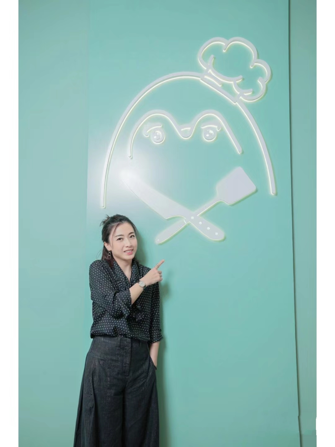 Gabby promoted her daughter's restaurant, made coffee in the kitchen ...