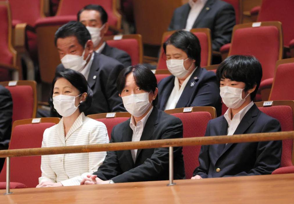 The four members of Prince Wenren's family have been together for a ...