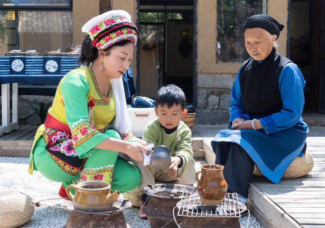 Dali Bai people's three-course tea: drink the taste of life with one ...