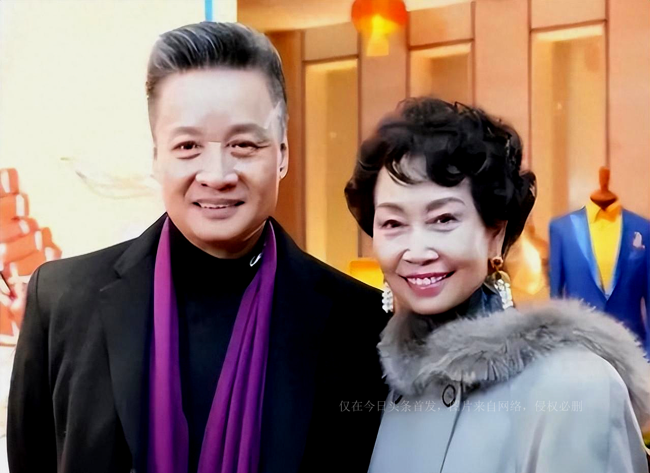 This time, 65-year-old Yan Weiwen, who has accompanied his wife to ...