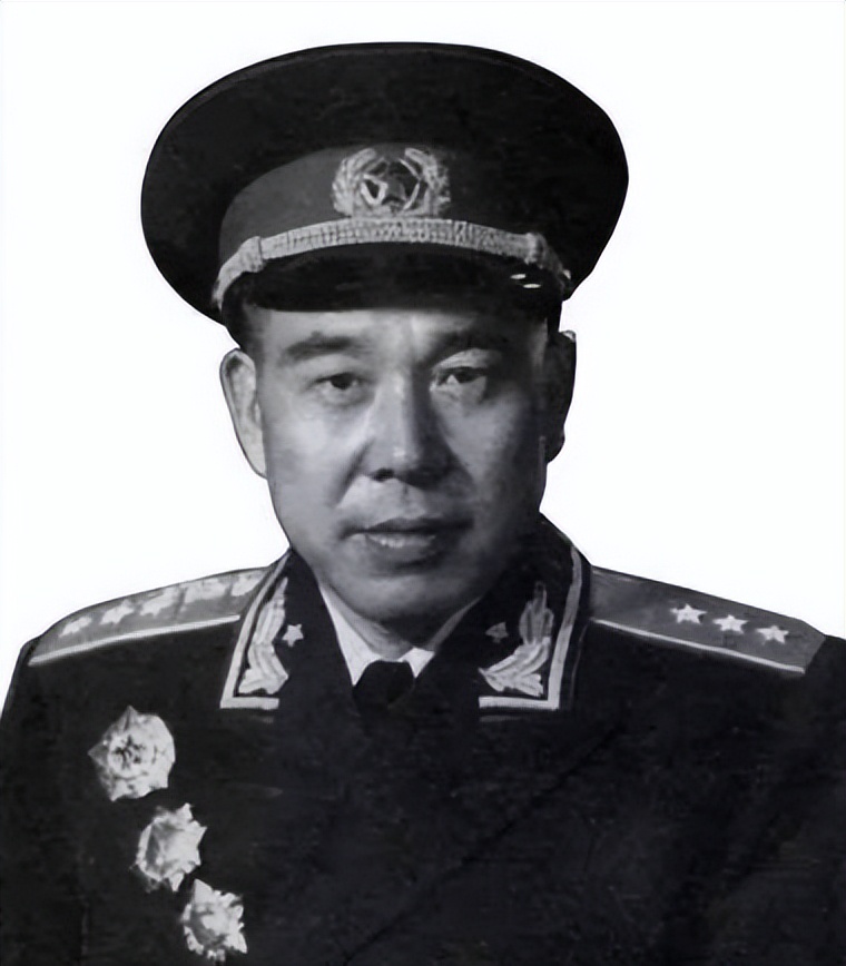 The founding general Huang Yongsheng opened a restaurant in Yan'an, and ...