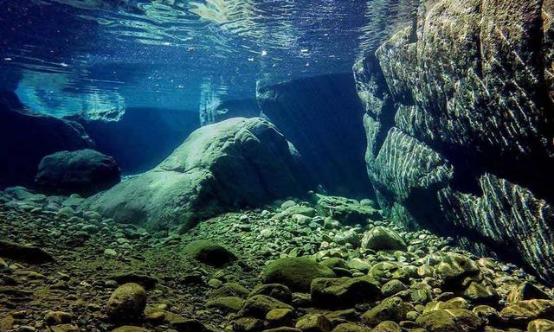 A rain fell for 10 million years. On the earth 4 billion years ago ...