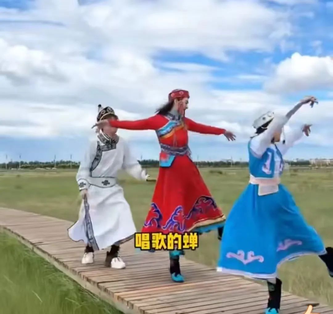 Hung Xin and Zhang Danfeng's combined video is hotly searched: "It turns out that happiness can ...