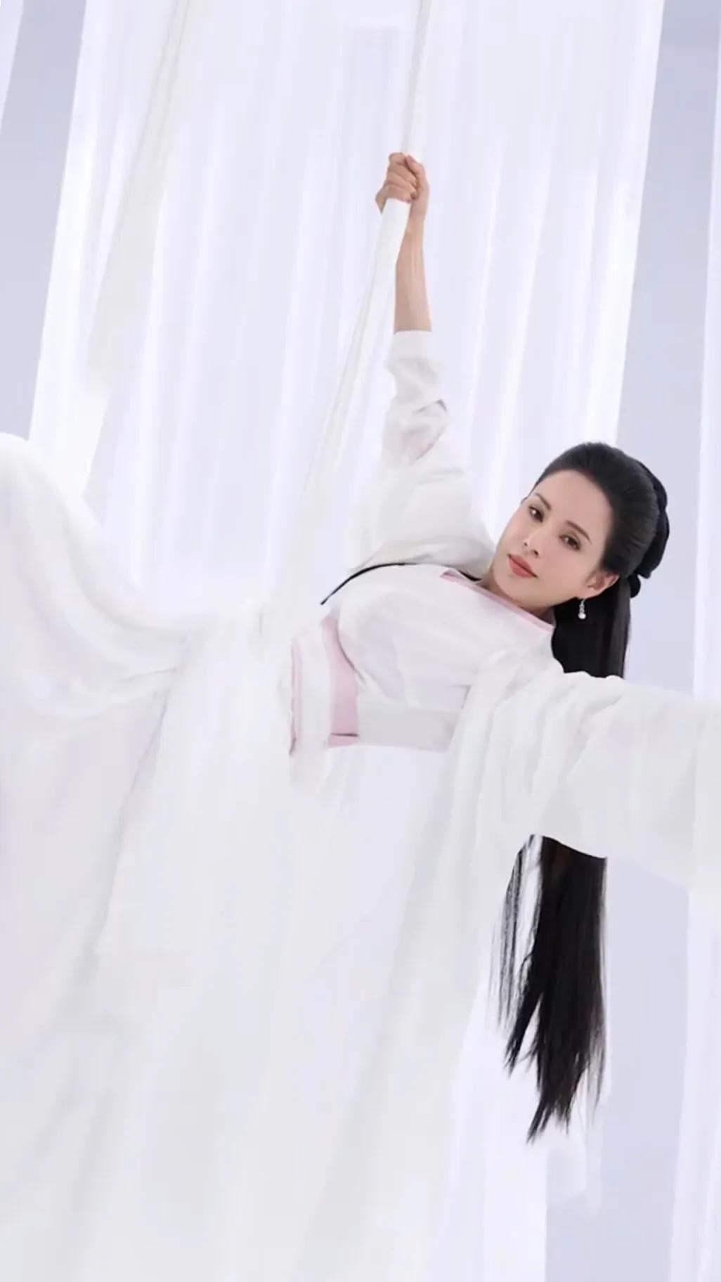 56-year-old Li Ruotong reproduces the shape of a little dragon girl ...