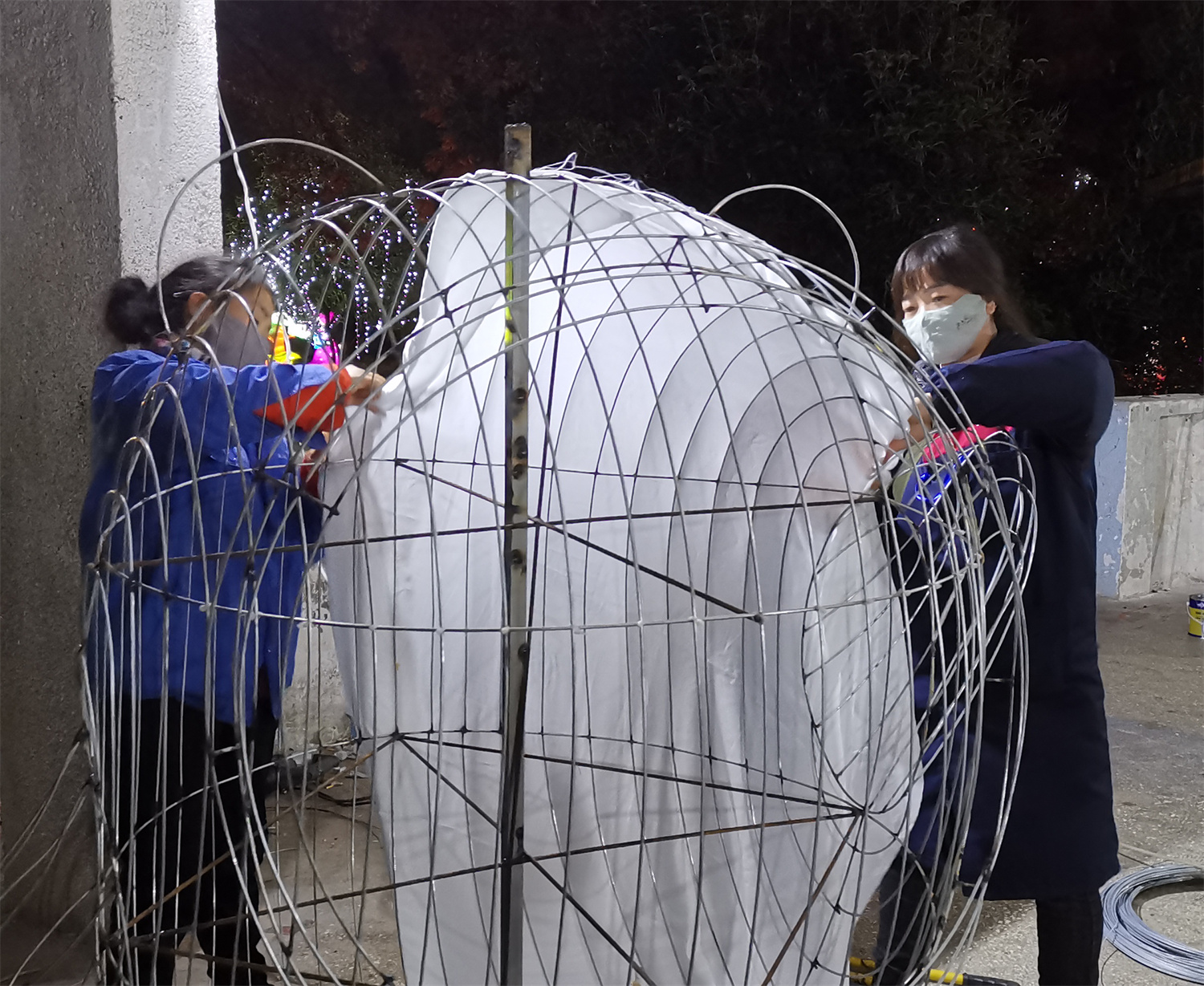 Guilin: Bing Dun Dun is about to land at the Seven Stars Shangyuan Lantern Festival - iNEWS