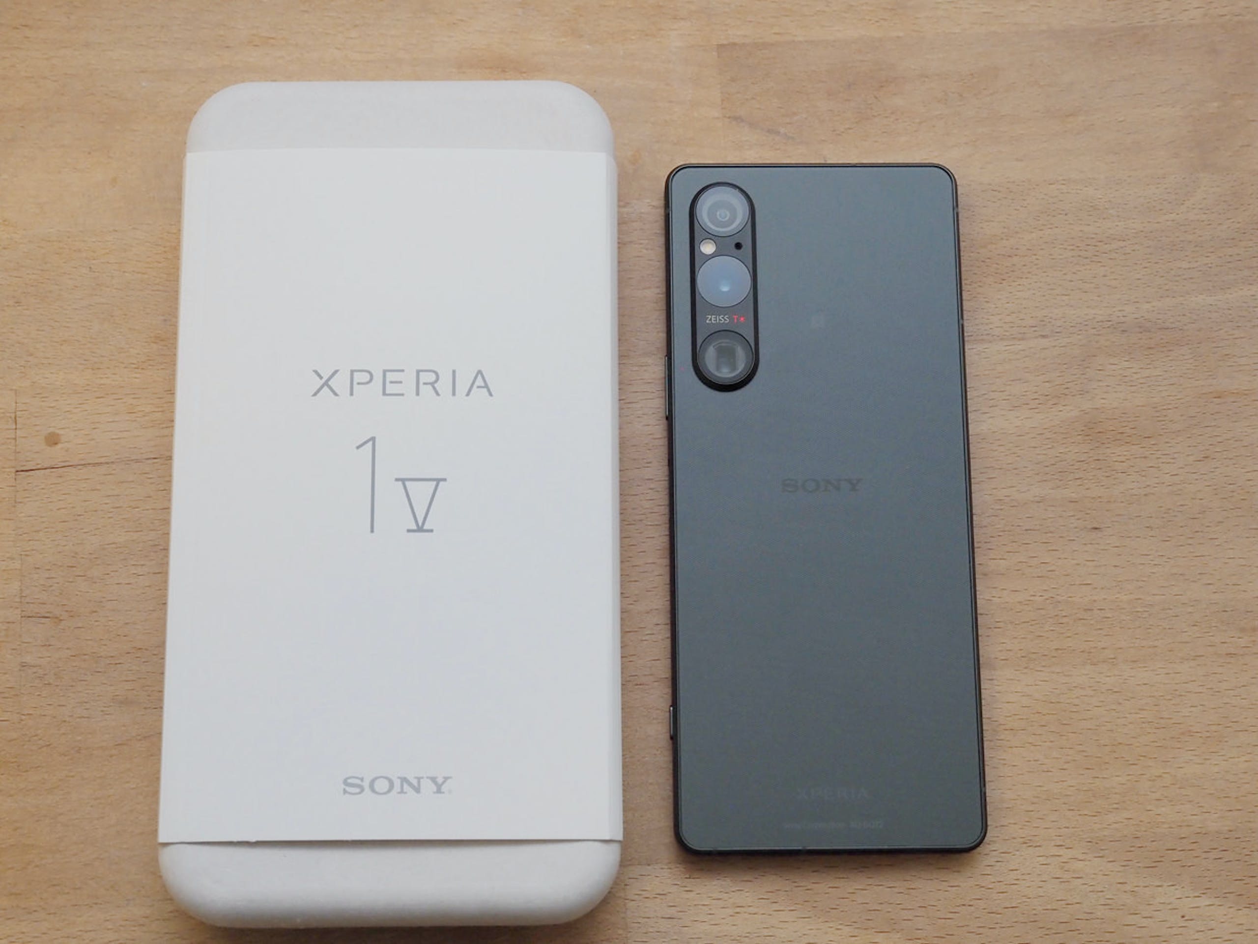 Sony Xperia 1 V smartphone review latest Exmor T sensor - iNEWS