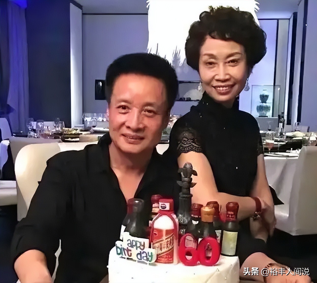 Yan Weiwen Celebrates the 50th Anniversary of Love!Sweet embraces his ...