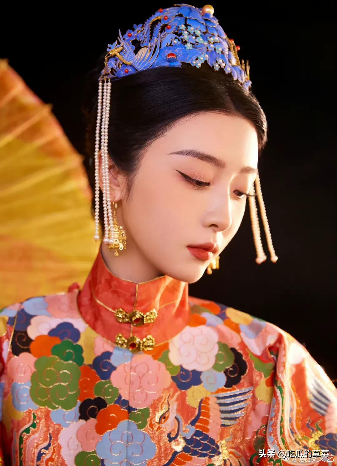 Zhao Xiaotang's ancient style wedding dress with cinnabar mole ...