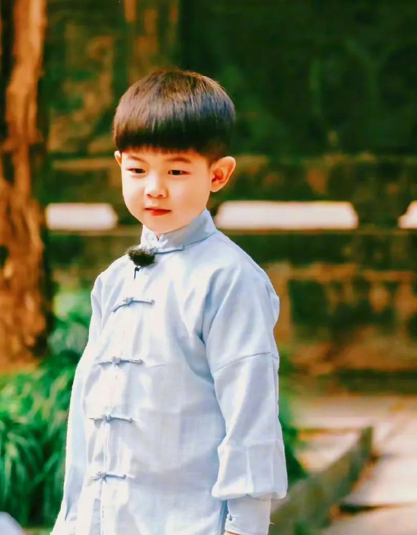 Sha Yi posted family photos on 520 to share sweetness, 12-year-old Anji ...