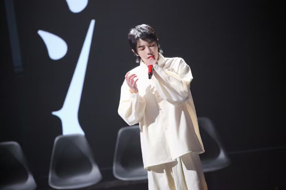Karen Mok's debut performance was not ideal, Hua Chenyu made fans go ...