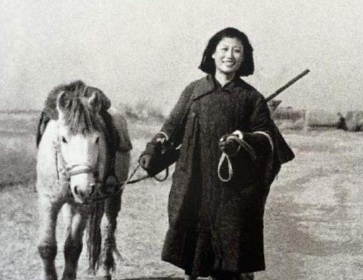 In 1939, Li Youlan, a great beauty of the New Fourth Army, took a rare ...