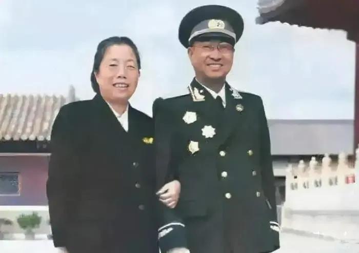 Two Generals of the People's Liberation Army - iNEWS