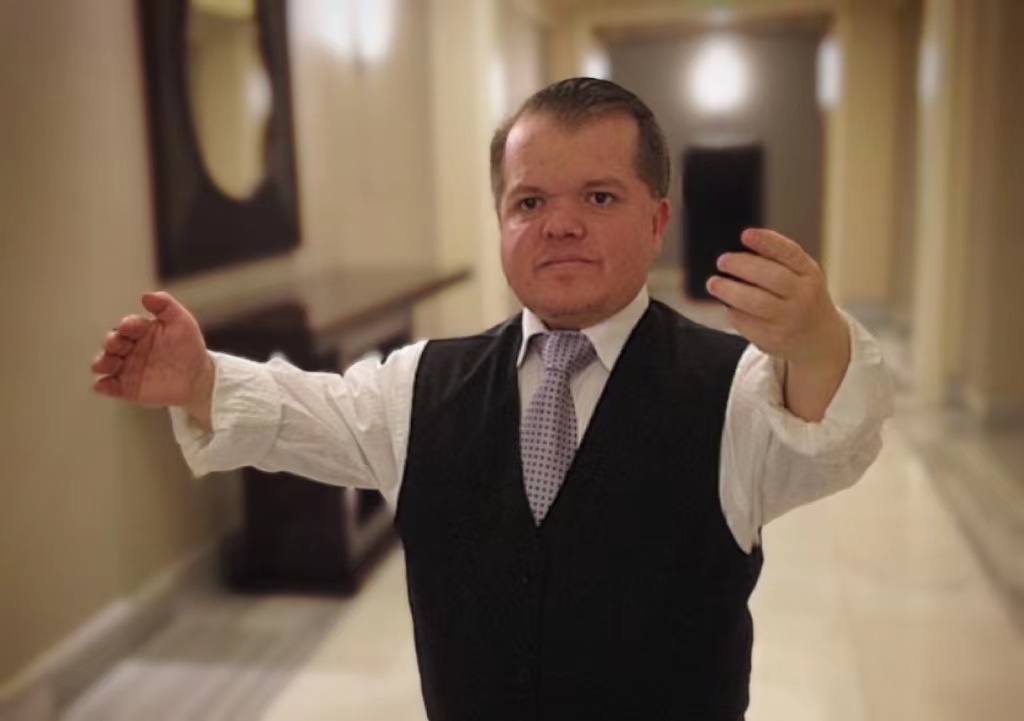 A well-known actor died suddenly in a casino hotel at the age of 43 - iNEWS