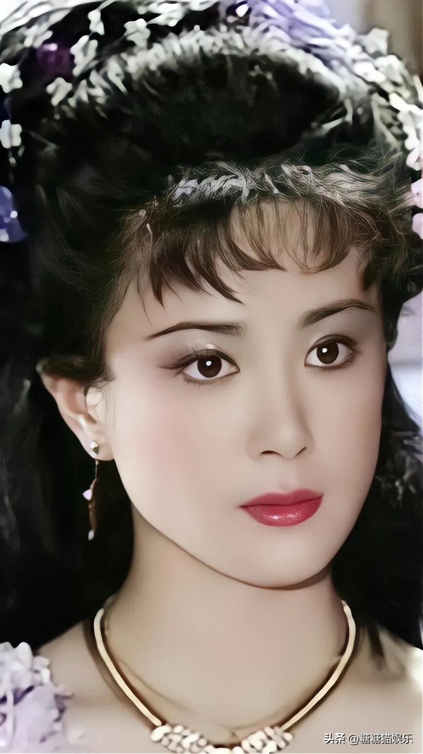 Fu Yiwei: Alluring the country and the city, beautiful as a flower - iNEWS