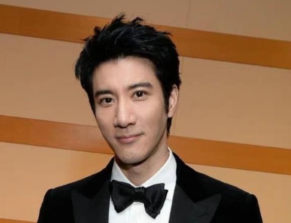 After Leehom Wang's divorce, his uncle posted a post on Weibo to call ...