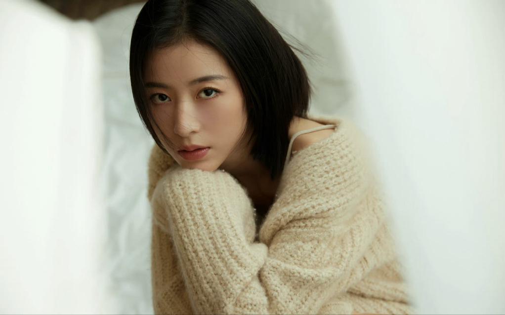 Zhou Yutong signed a contract with Yixin's first drama to star Li Xian in "Send Your Lover in ...