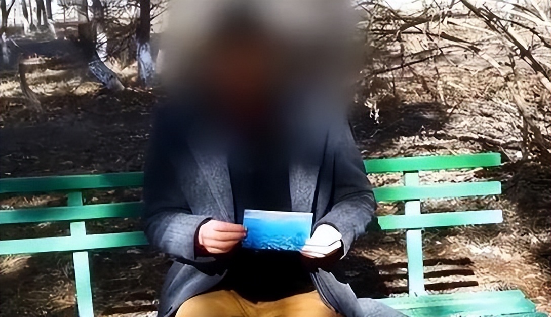 A man claims to have traveled to 5000 AD and has photographic evidence ...