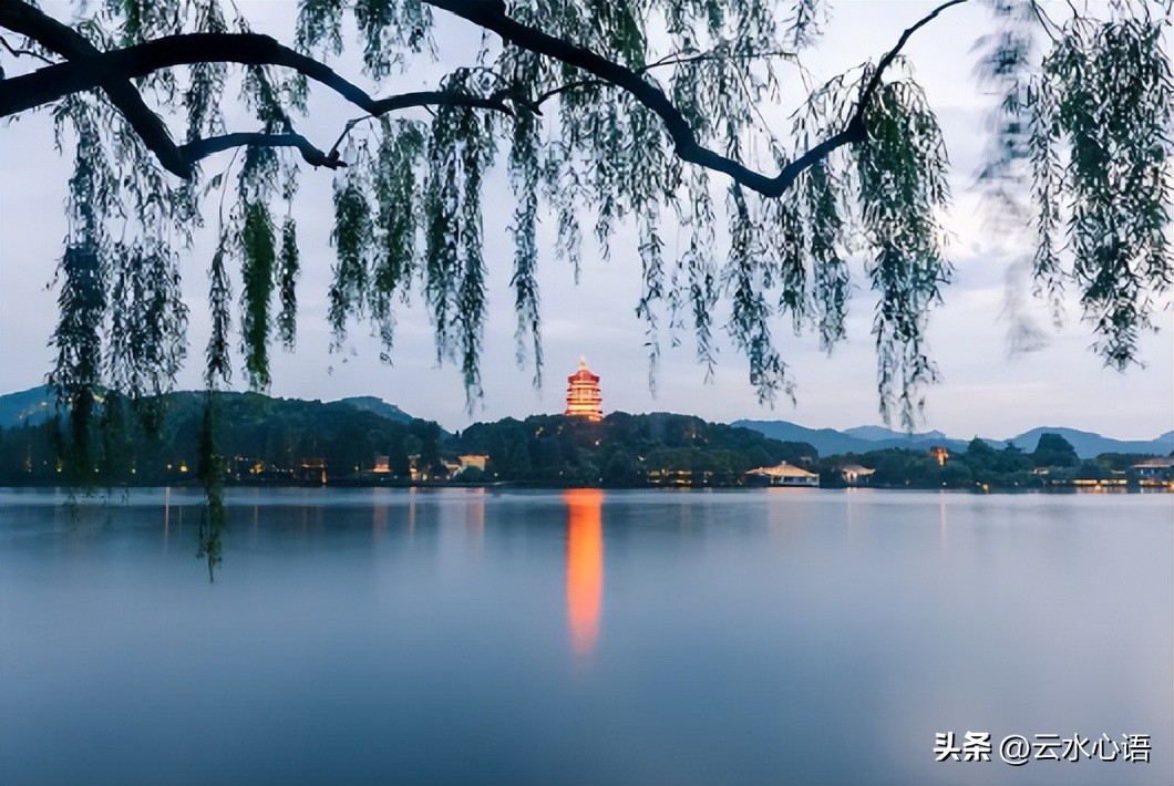 In Bai Juyi's "Early Winter", the couplets use lianzhu pairs, and the ...