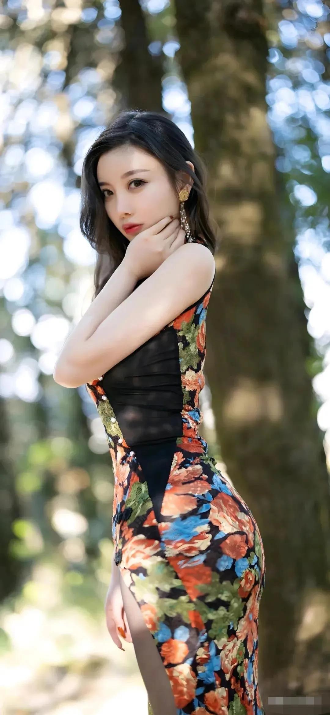 Goddess Yang Chenchen - iNEWS