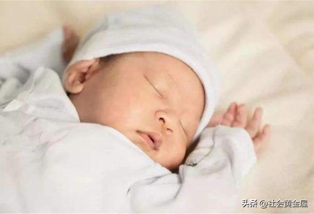 Why do babies always slap their mothers in the face? - iNEWS