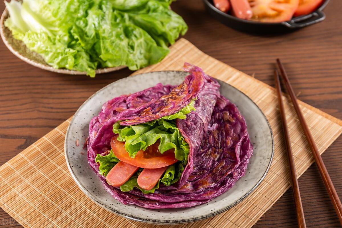 The combination of purple potato and finger cakes makes you ...
