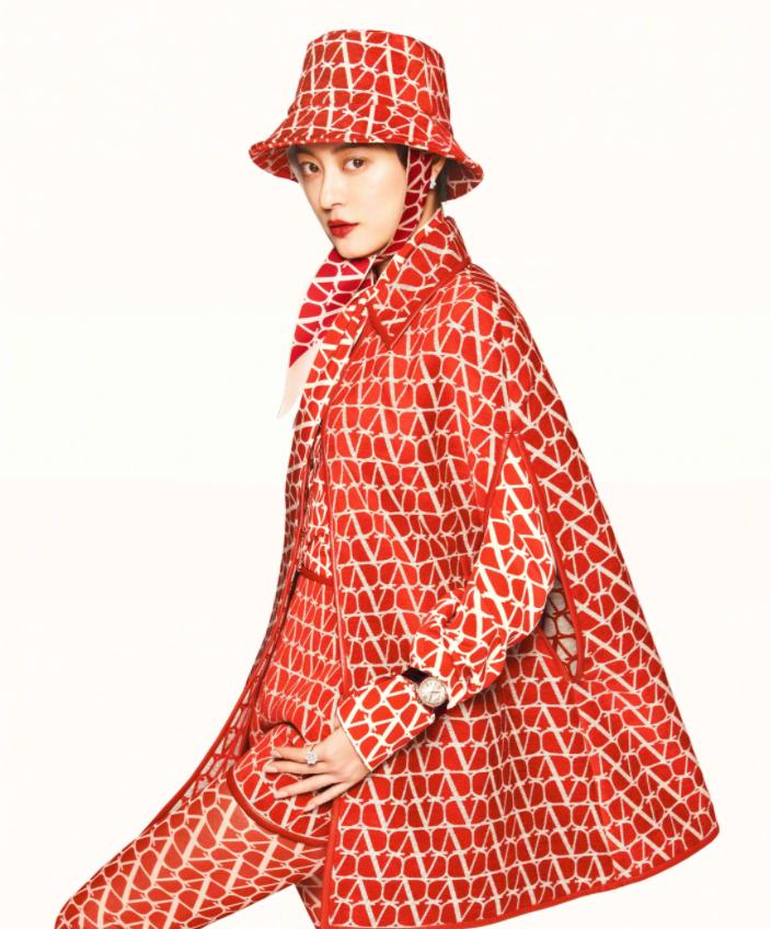 40-year-old Sun Li posted fashionable photos!Daxiu's hot figure is too ...