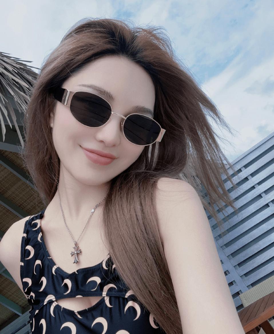 Luo Zhixiang's ex-girlfriend Zhou Yangqing posted vacation photos, showing off her good figure ...