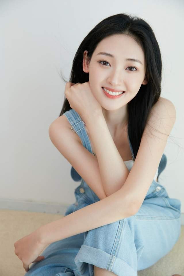 Liu Weiting's "Three Points of Wildness" pure white flower steals the ...