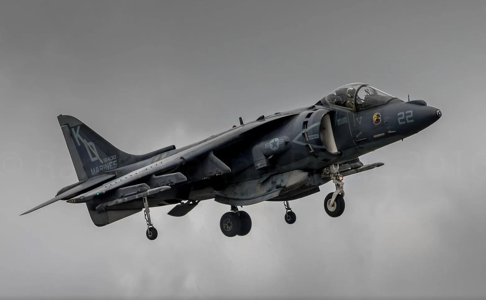 The U.S. AV-8B fighter, absorbing the technology of the "Harrier" fighter, can complete vertical ...