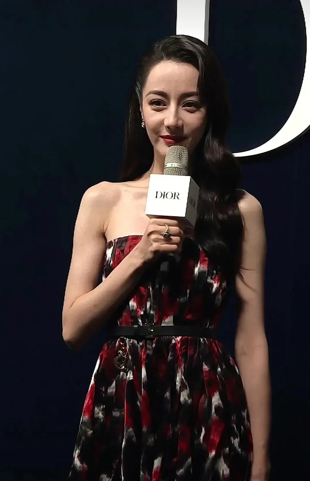 Face-to-face patting Reba: Thin skin is sallow and dull, and the face ...