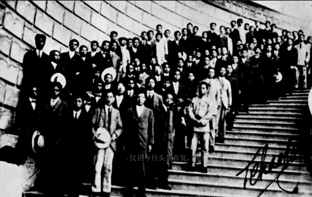 Deng Rong: My father is short and my second uncle is tall. They are ...