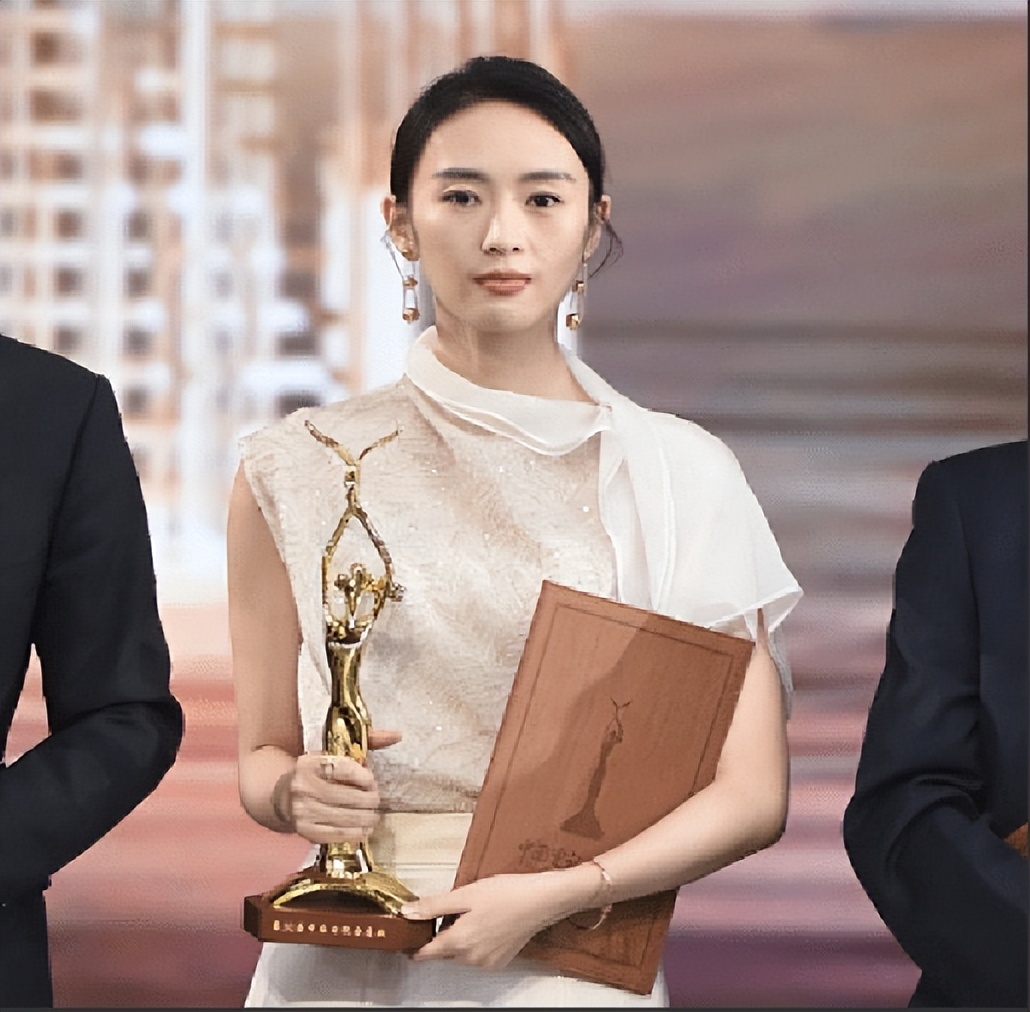 Capital tycoon Wang Ran: 51-year-old married actress Tong Yao, 17 years ...