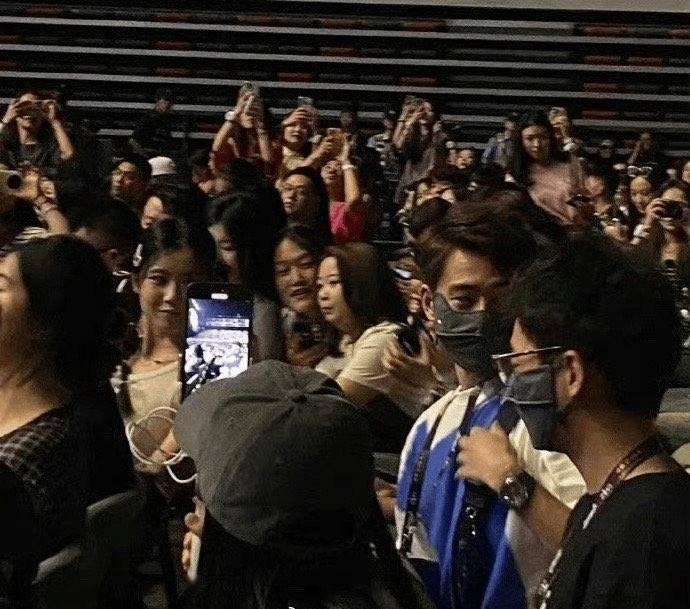 The Olympic runner-up appeared at this rapper's concert! - iNEWS
