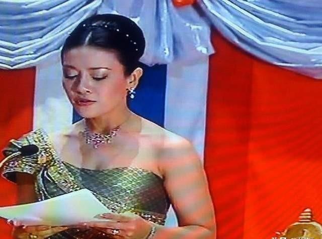 Sirami is a natural beauty, with a little makeup, she is so beautiful ...