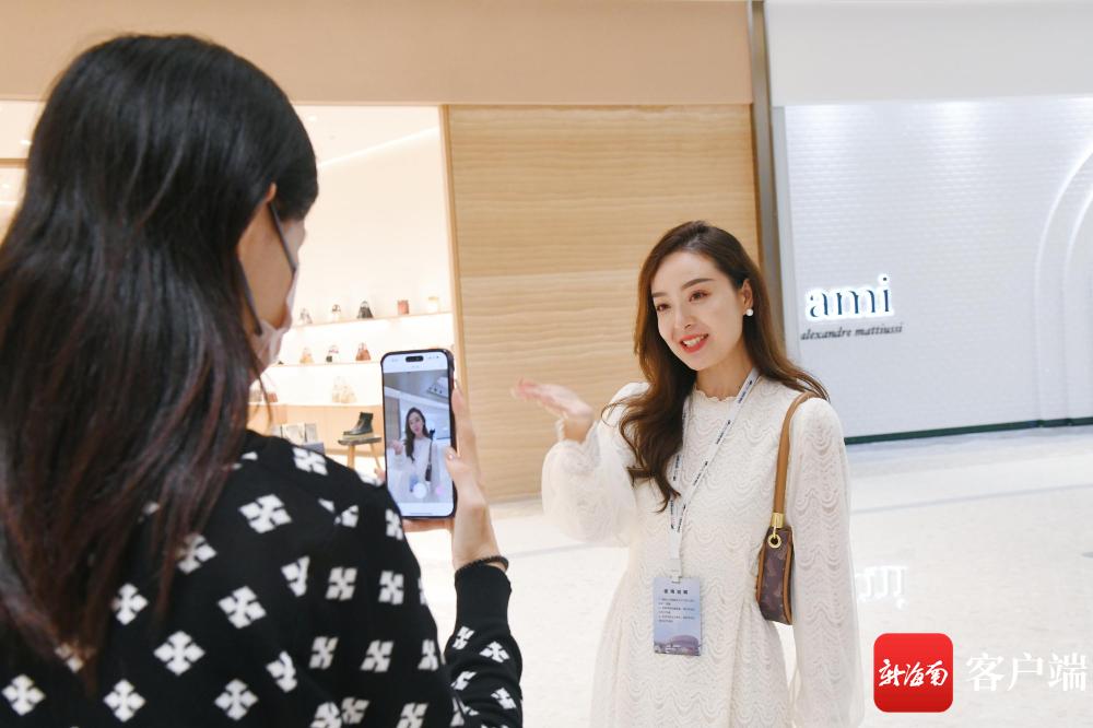 "Follow the Famous Tour Guide Hainan" shop visit group visit Haikou ...