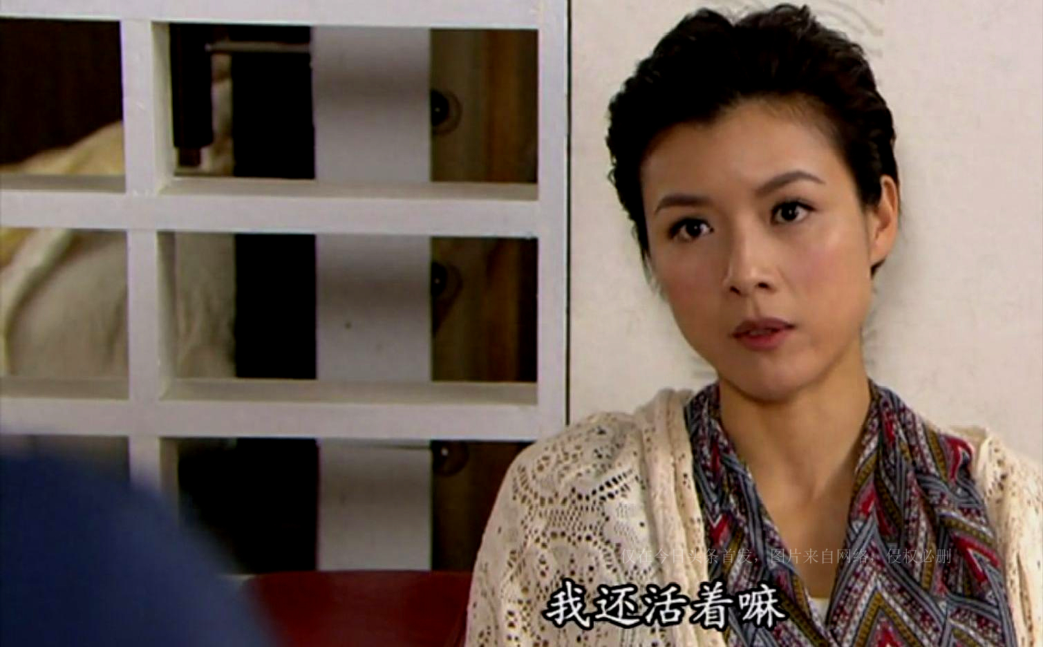 In order to protect the family, the husband eats and sleeps on the balcony while his wife Aimee ...