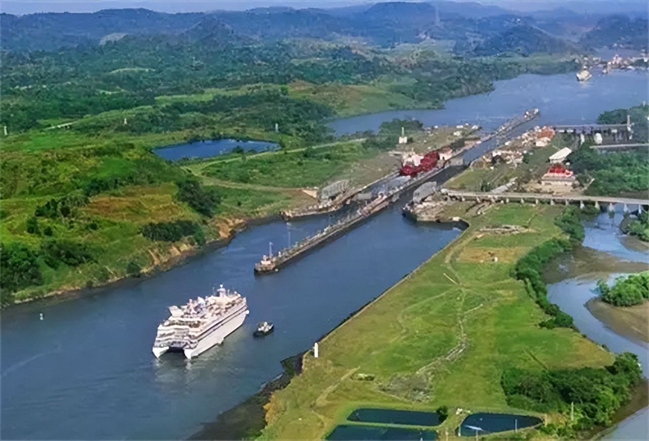 Why doesn't the Panama Canal directly dig through the mountains to ...