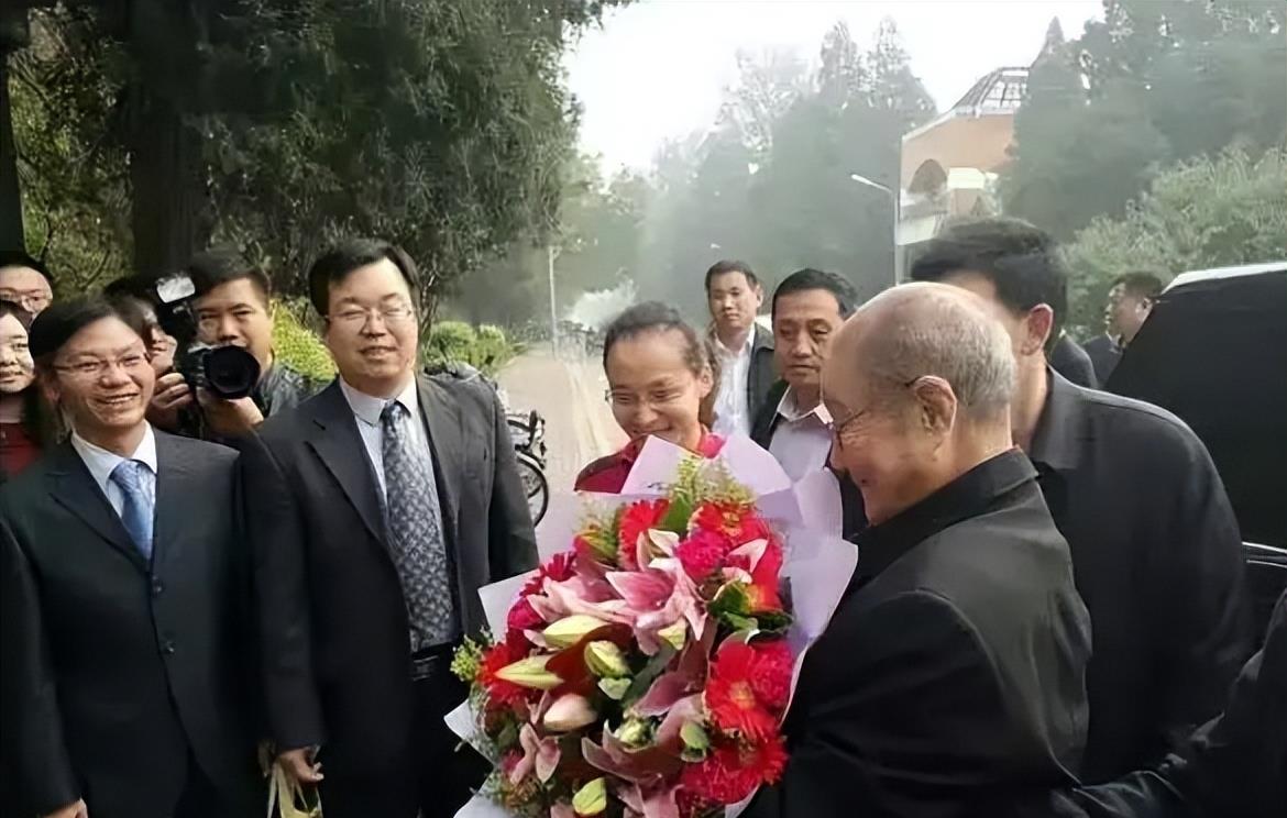 Song Ping: Secretary to Premier Zhou, known as a red schoolmaster. He ...