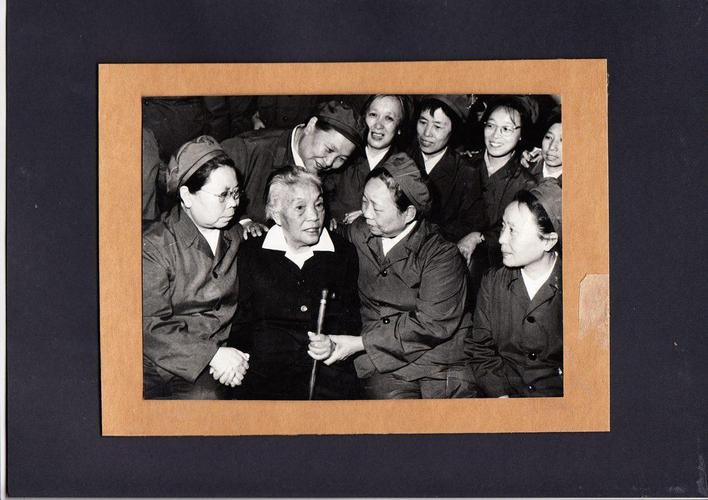 In 1972, a woman asked Premier Zhou for a burial, and Premier Zhou ...