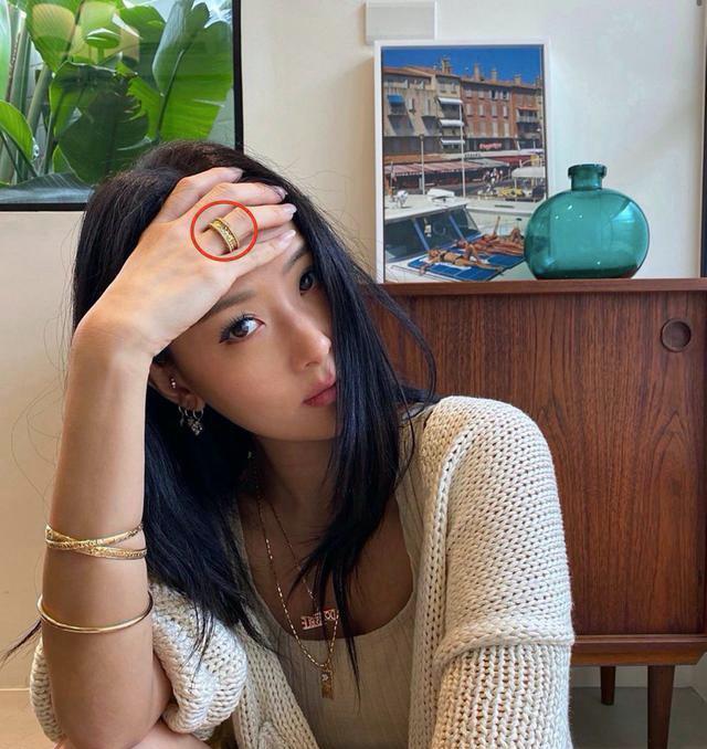 The 41-year-old celebrity Sun Yunyun took a recent photo, her skin is ...