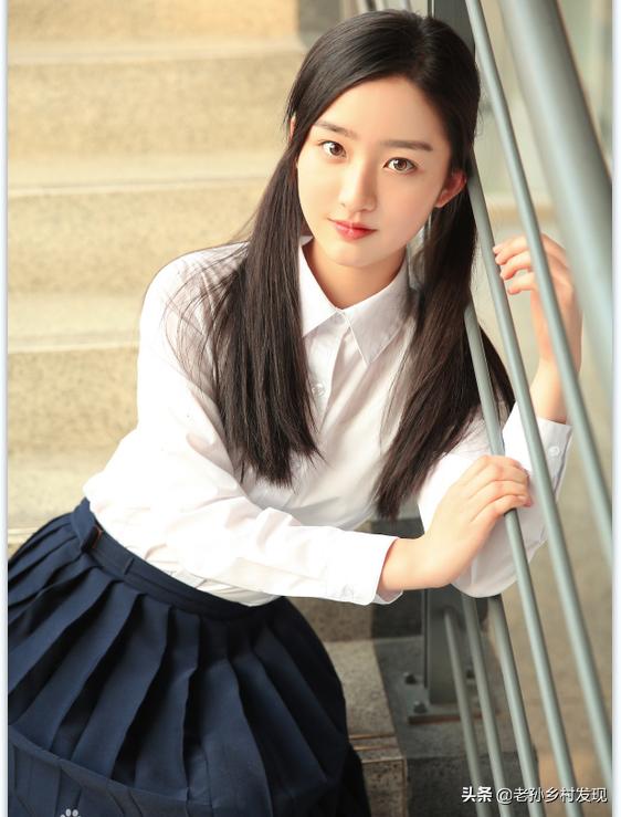 17-year-old Deng Enxi plays the heroine. She plays the girlfriend of ...