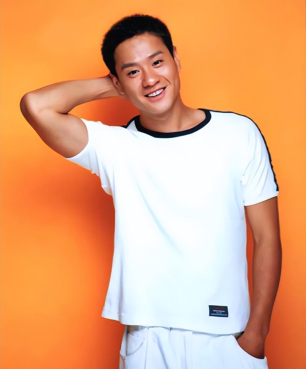 Actor Lian Yiming: After he became famous, he abandoned his wife and ...