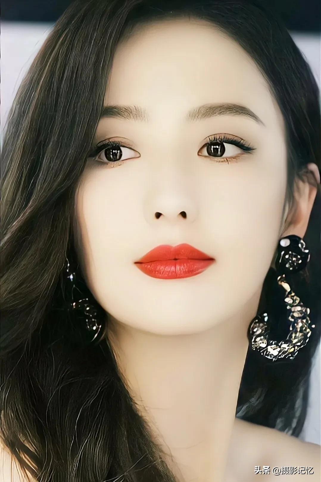 Tong Liya: Flame Red Lips - iMedia