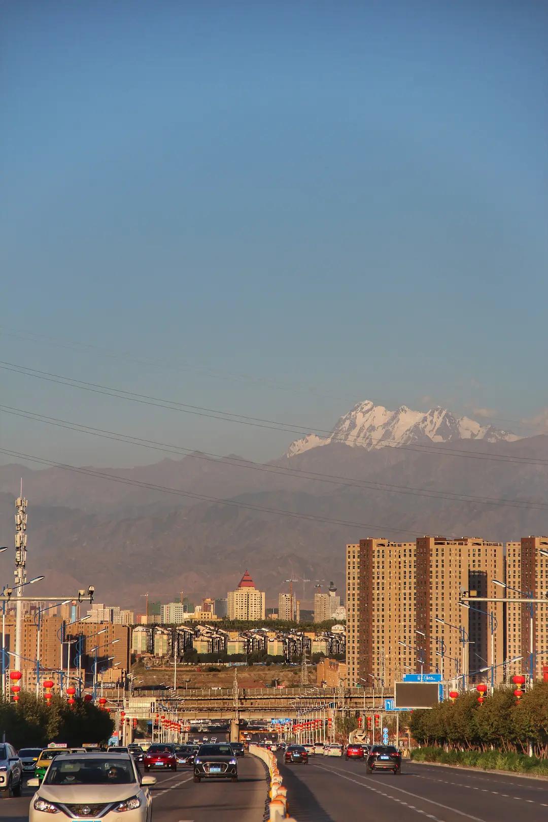 View Bogda Snow Mountain in Urumqi - iNEWS