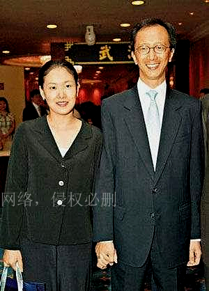 Fu Mingxia's 69-year-old husband seldom shows up, and her hairline is ...