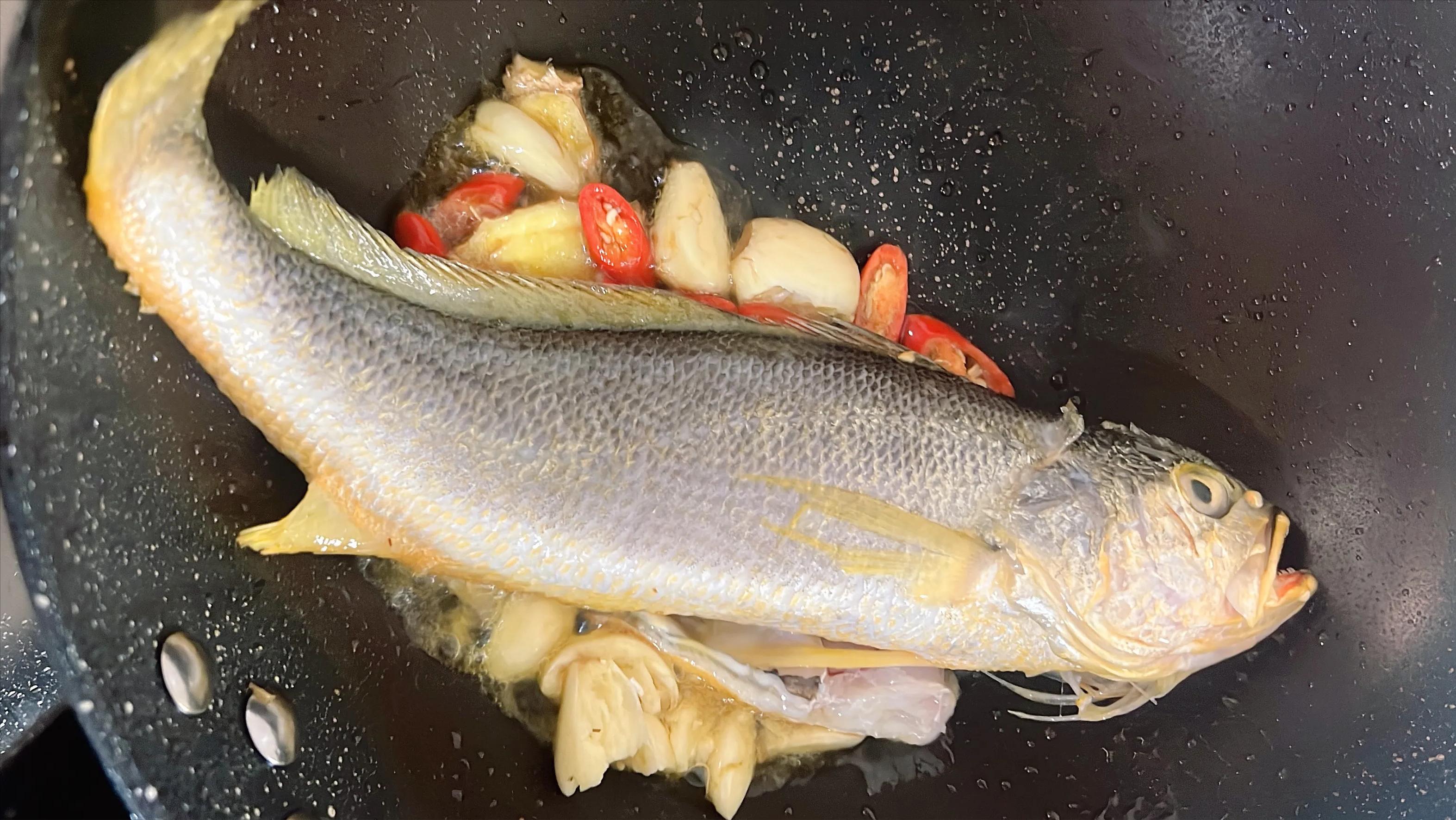 East China Sea large yellow croaker with pickled vegetables - iMedia