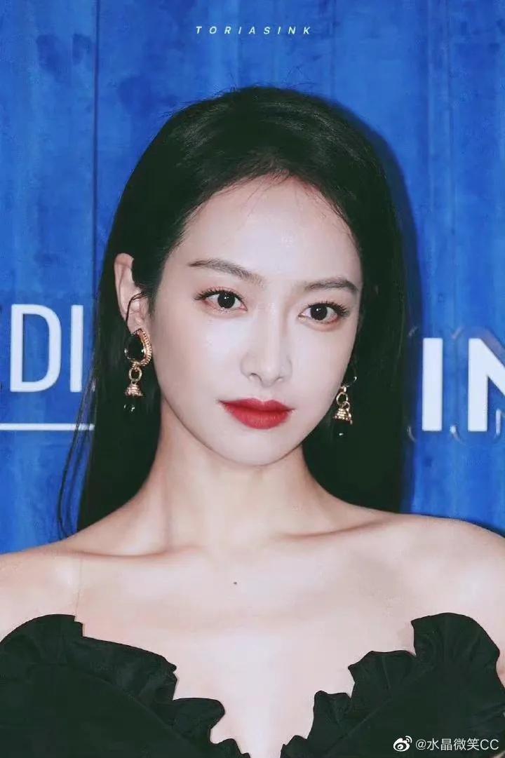 Pretty face sniping Victoria Song - iNEWS