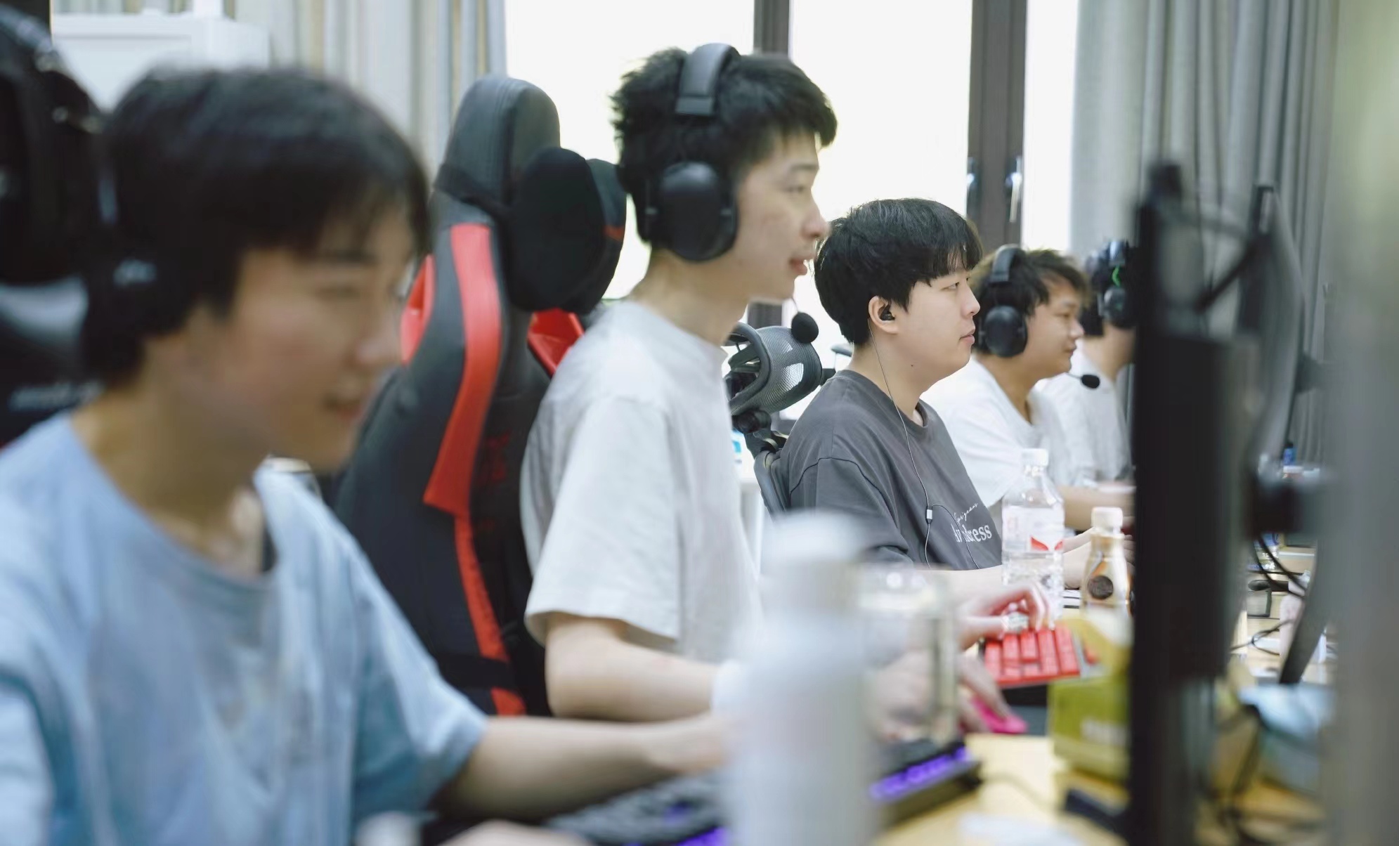 前WE戰隊傳奇上單957闢謠：Uzi夏季賽不會去JDG和V5！都是謠言 - 資訊咖