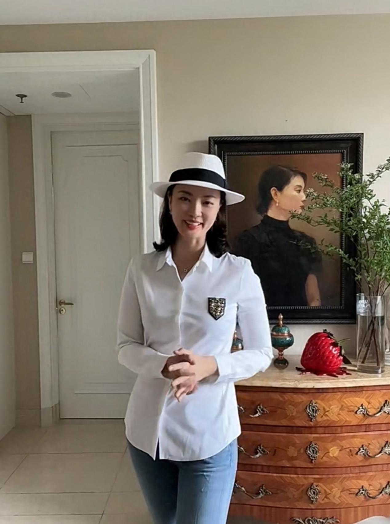 Well-known host Liu Fangfei: She has posted messages in memory of her ...