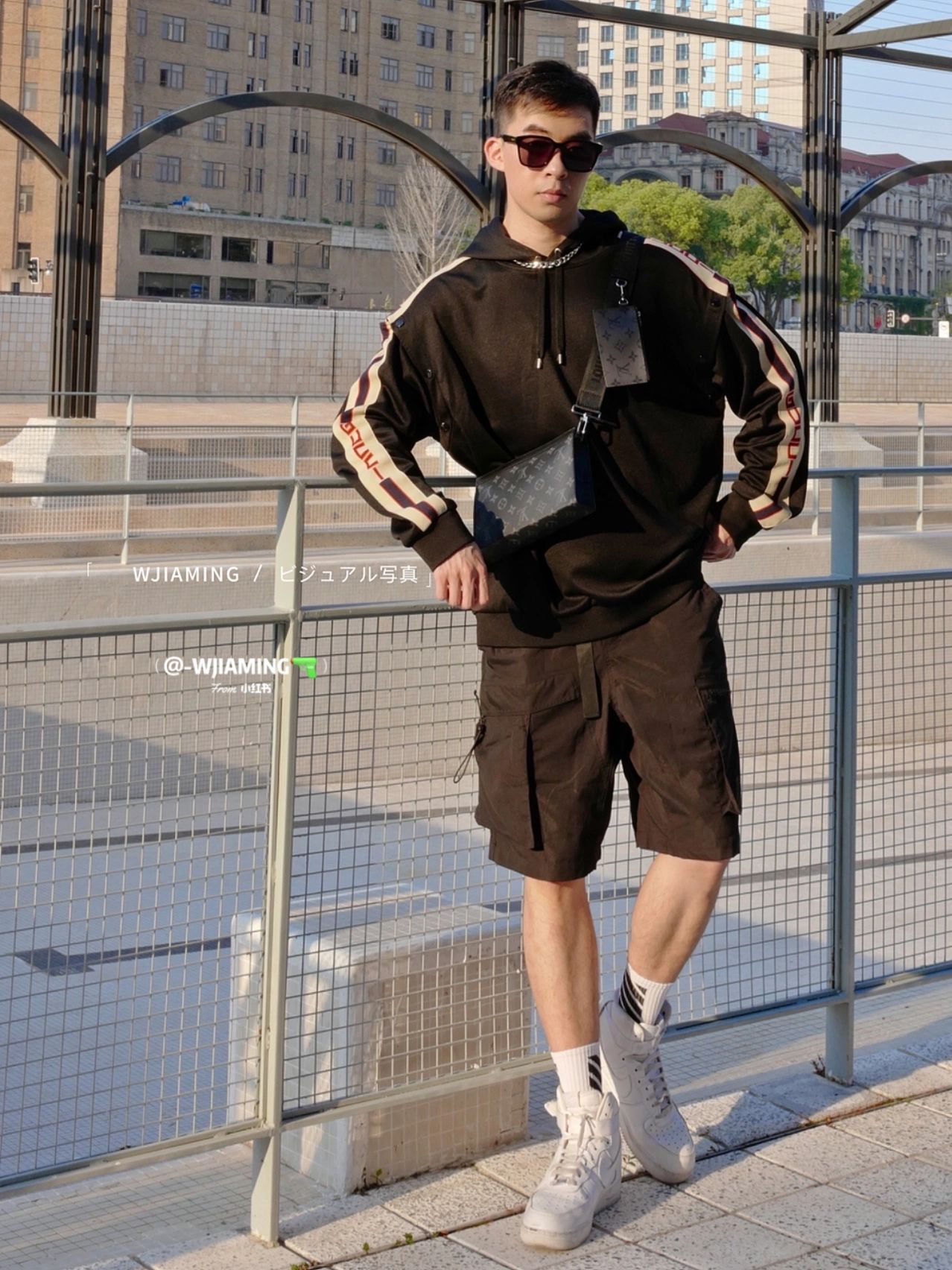 LV black warrior two-in-one messenger bag cool handsome low-key high ...